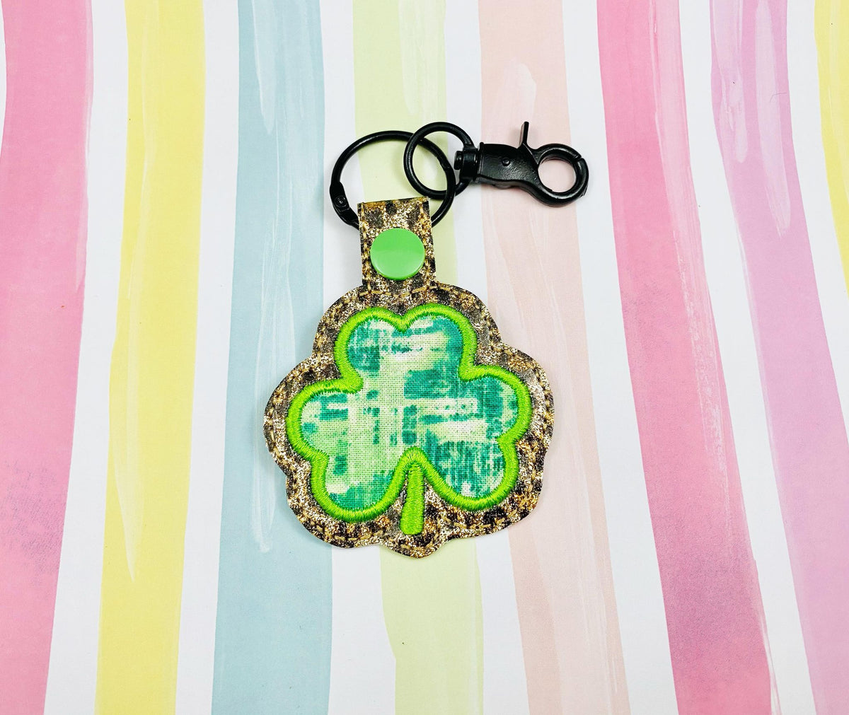 Shamrock Applique Snap Tab – Crashing Waves Designs